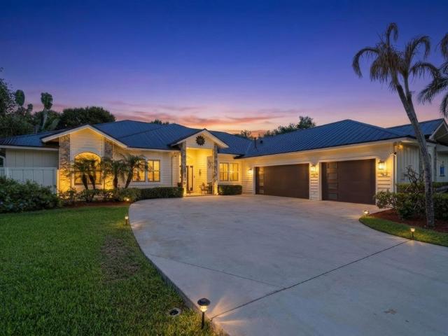 3 bedroom luxury Villa for sale in Palm City, Florida