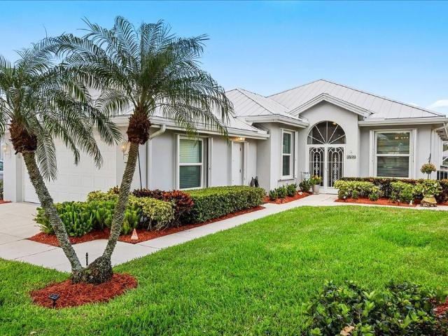 3 bedroom luxury Villa for sale in Palm City, Florida