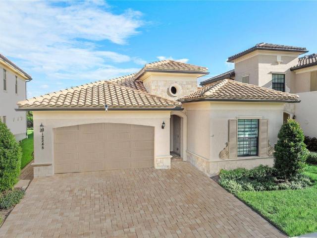 3 bedroom luxury Villa for sale in Parkland, Florida