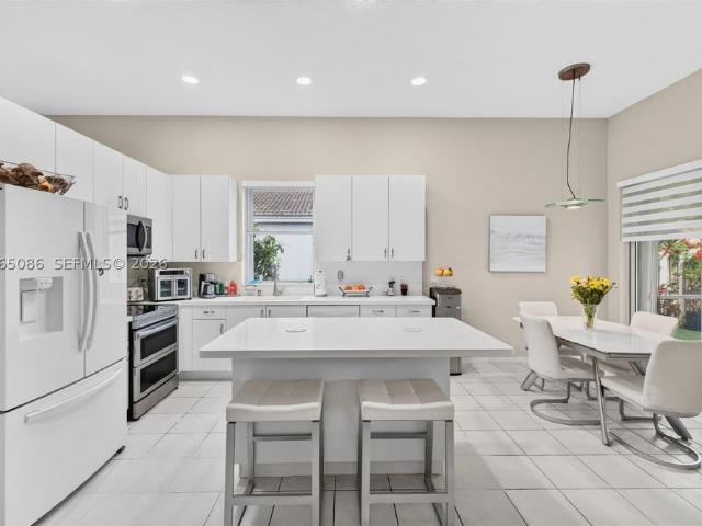 3 bedroom luxury Villa for sale in Pembroke Pines, Florida