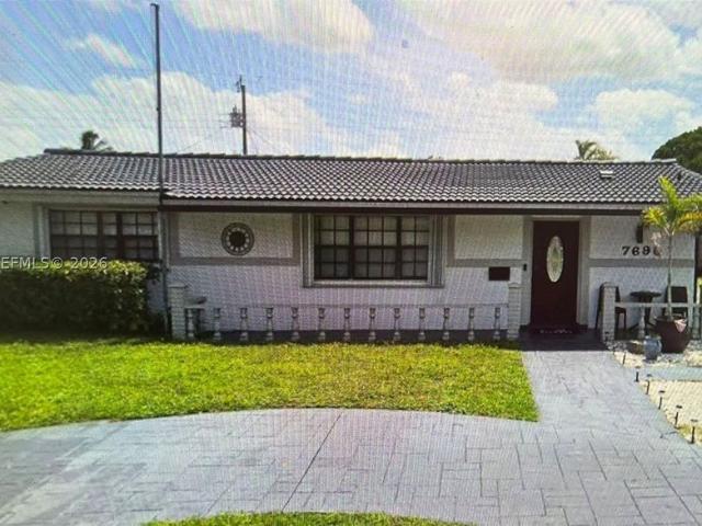 3 bedroom luxury Villa for sale in Pembroke Pines, Florida