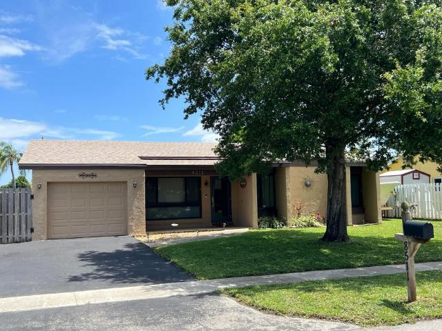 3 bedroom luxury Villa for sale in Pembroke Pines, Florida