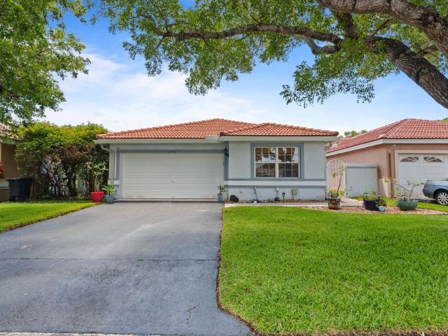 3 bedroom luxury Villa for sale in Plantation, Florida