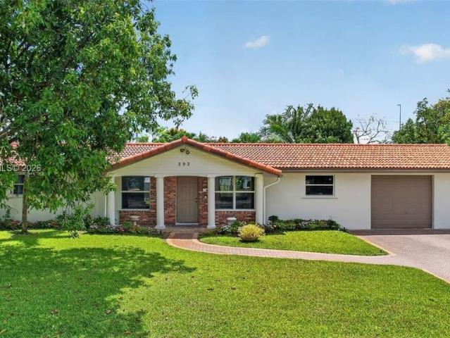3 bedroom luxury Villa for sale in Plantation, Florida