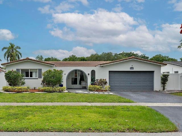3 bedroom luxury Villa for sale in Plantation, Florida