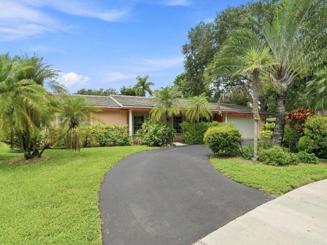 3 bedroom luxury Villa for sale in Plantation, Florida