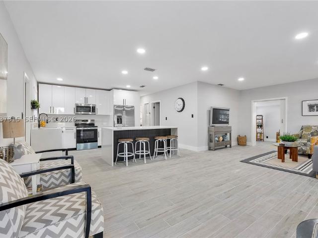 3 bedroom luxury Villa for sale in Plantation, Florida