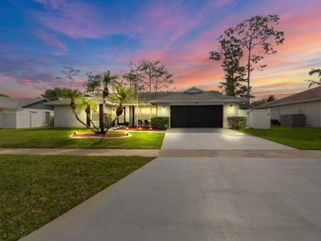 3 bedroom luxury Villa for sale in Royal Palm Beach, Florida