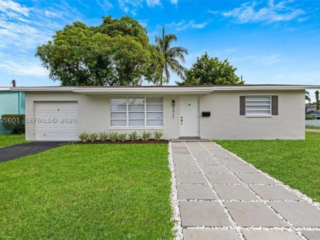 3 bedroom luxury Villa for sale in Sunrise, Florida
