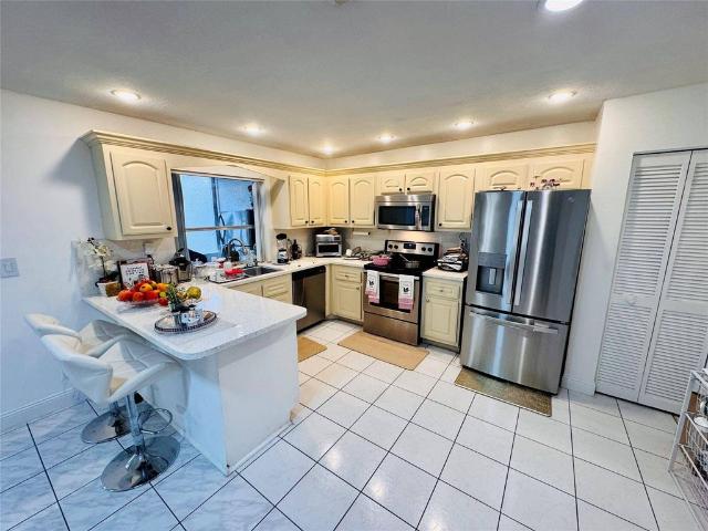 3 bedroom luxury Villa for sale in Sunrise, Florida