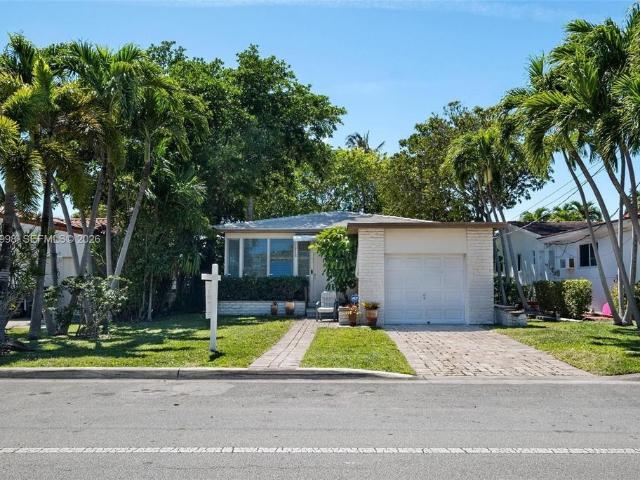 3 bedroom luxury Villa for sale in Surfside, Florida