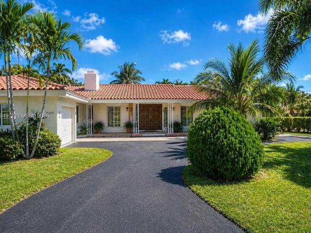 3 bedroom luxury Villa for sale in Surfside, Florida