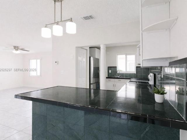 3 bedroom luxury Villa for sale in Sweetwater, Florida