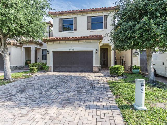 3 bedroom luxury Villa for sale in Tamarac, Florida