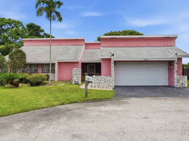 3 bedroom luxury Villa for sale in Tamarac, Florida