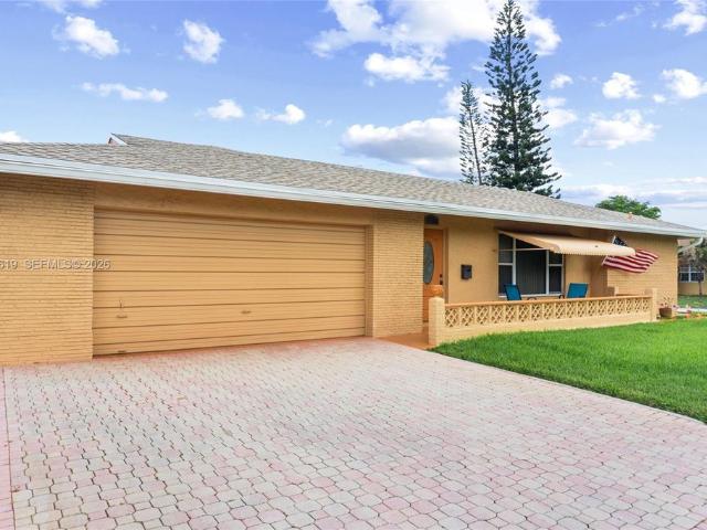 3 bedroom luxury Villa for sale in Tamarac, Florida