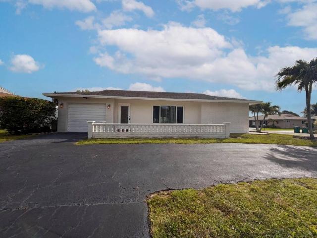 3 bedroom luxury Villa for sale in Tamarac, Florida