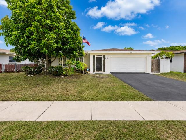 3 bedroom luxury Villa for sale in Tamarac, Florida