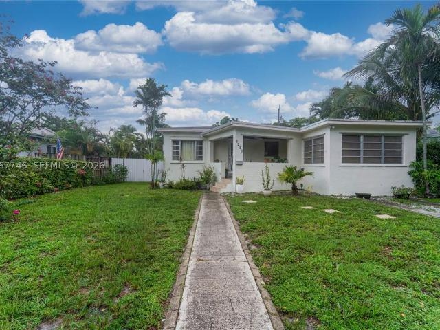 3 bedroom luxury Villa for sale in Virginia Gardens, Florida
