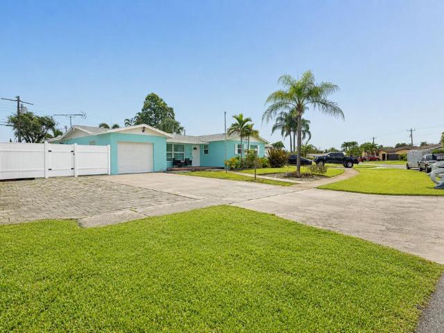 3 bedroom luxury Villa for sale in West Palm Beach, Florida