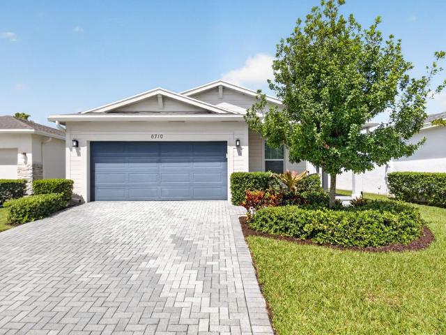 3 bedroom luxury Villa for sale in West Palm Beach, Florida