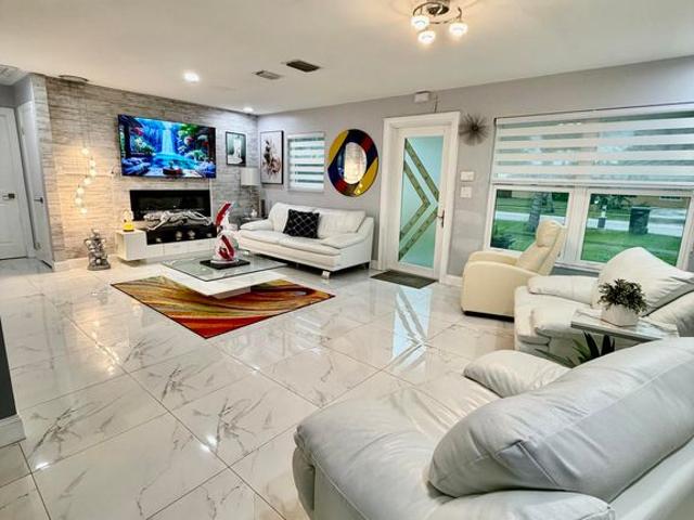3 bedroom luxury Villa for sale in West Palm Beach, Florida