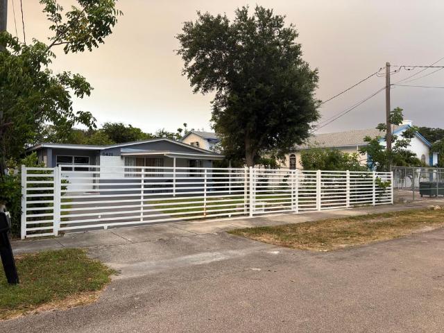 3 bedroom luxury Villa for sale in West Park, Florida