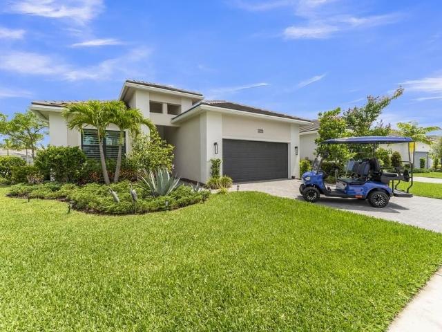 3 bedroom luxury Villa for sale in Westlake, Florida