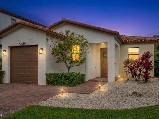 3 bedroom luxury Villa for sale in Westlake, Florida