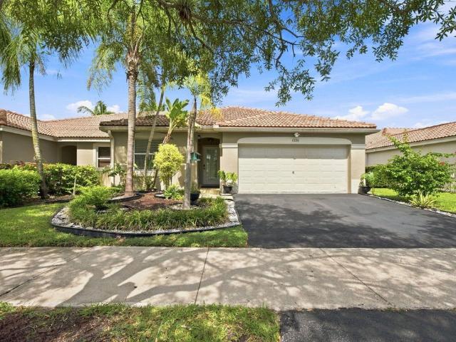 3 bedroom luxury Villa for sale in Weston, Florida