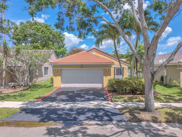 3 bedroom luxury Villa for sale in Weston, Florida