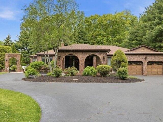 3 bedroom, Lynnfield MA 01940 LS102777934