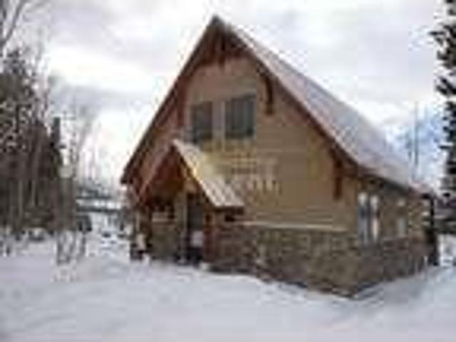 3 Bedroom Mountain House Situated In Fraser