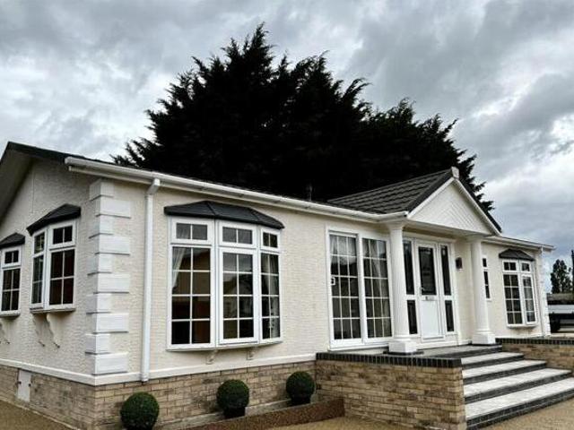 3 Bedroom Mobile Home For Sale In Waterbeach, Cambridge