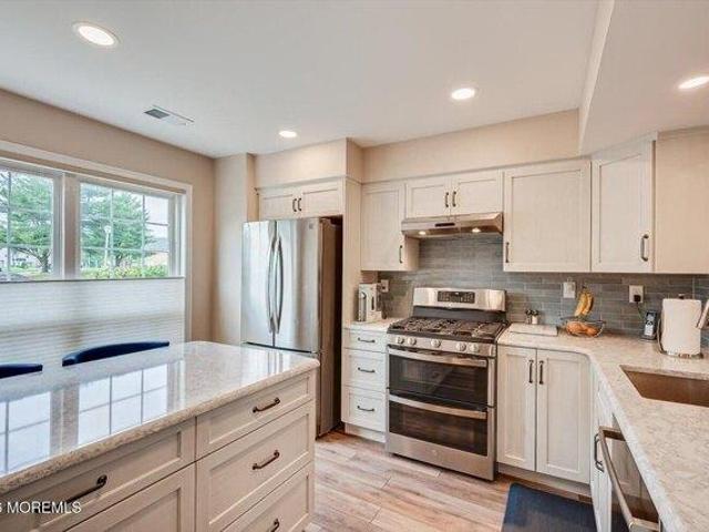 3 bedroom, Morganville NJ 07751 105175725
