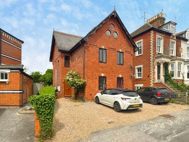 3 bedroom Maisonette To Let