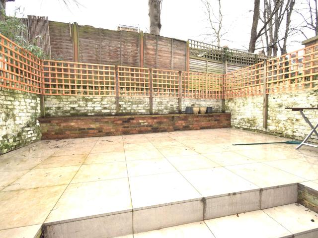 3 bedroom Maisonette to let Belsize Road, London