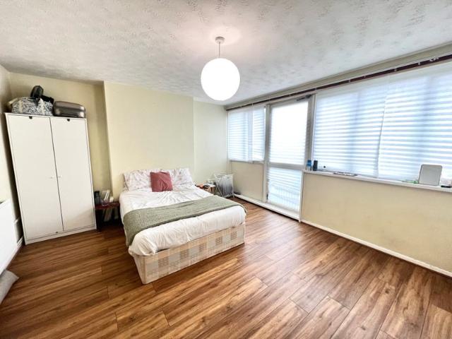 3 Bedroom Maisonette to Let In Stepney Green