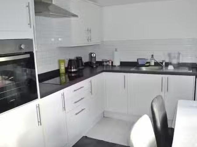 3+ bedroom maisonette to rent in Onslow Gardens, Wallington, SM6