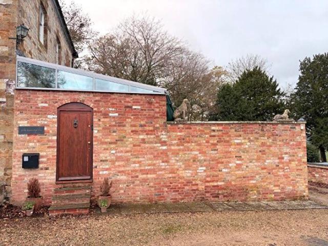 3 Bedroom Maisonette To Rent In The Maisonette, Idlicote, CV36