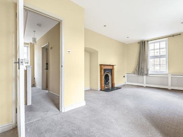 3 bedroom maisonette to rent