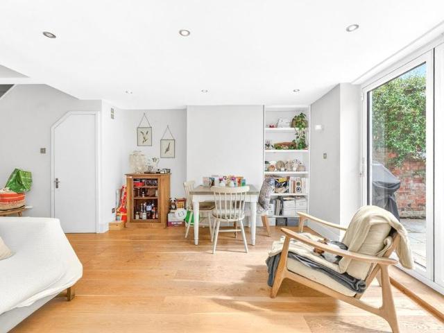 3 bedroom maisonette to rent