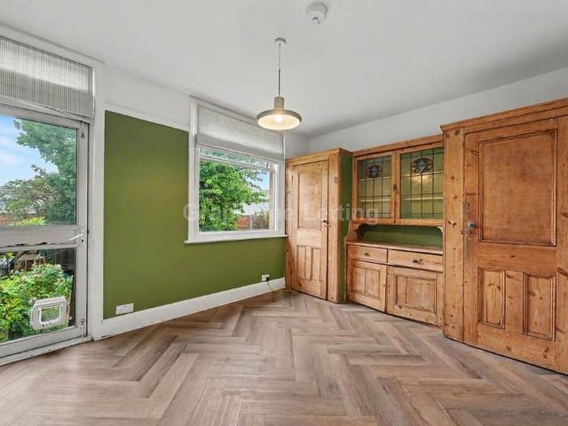 3 bedroom maisonette to rent