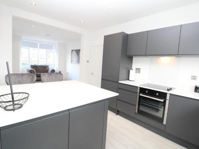 3 bedroom maisonette to rent