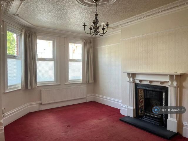 3 bedroom maisonette to rent