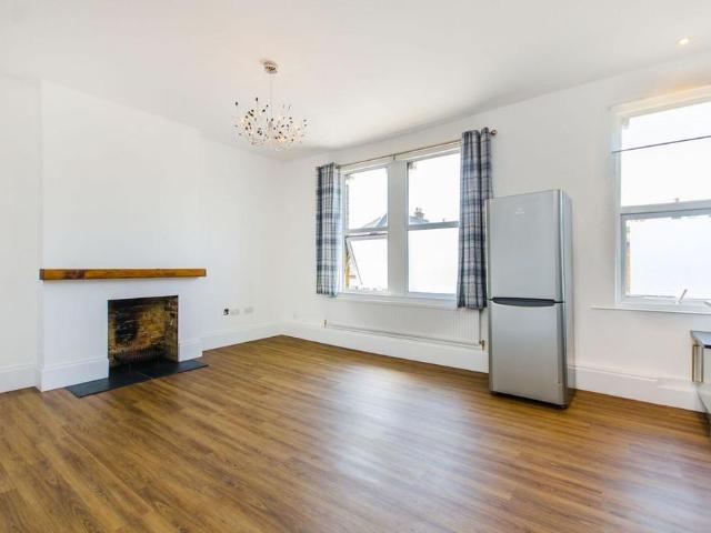 3 bedroom maisonette to rent