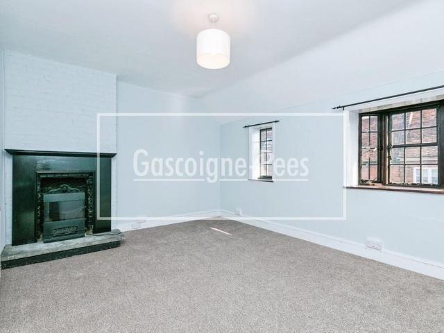 3 bedroom maisonette to rent