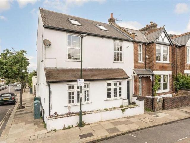 3 bedroom maisonette to rent