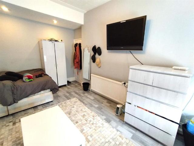 3 bedroom maisonette to rent