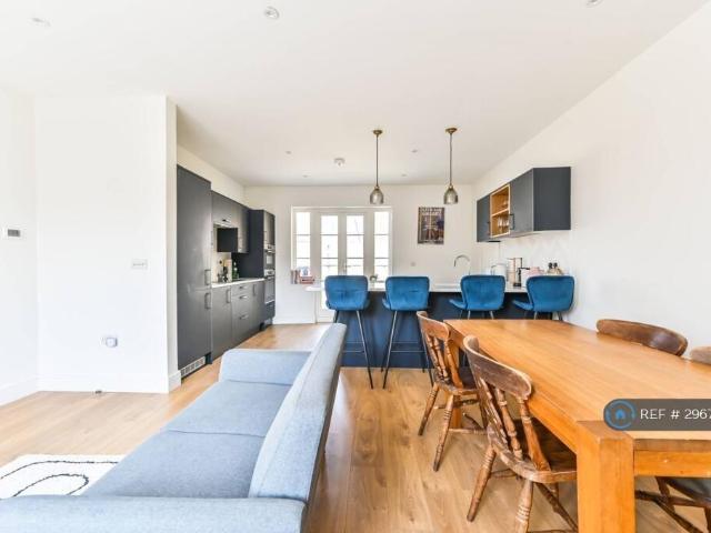 3 bedroom maisonette to rent